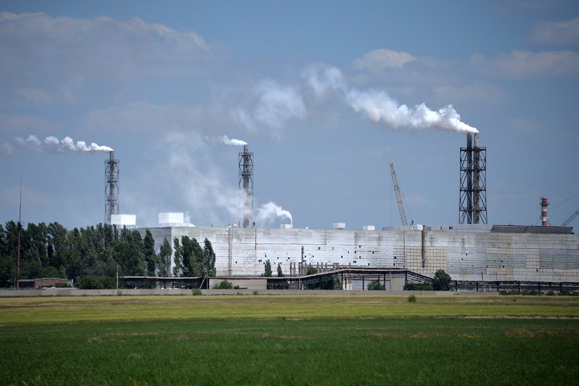 Russian troops prepare to flee northern Crimea, chemical plant mined in ...