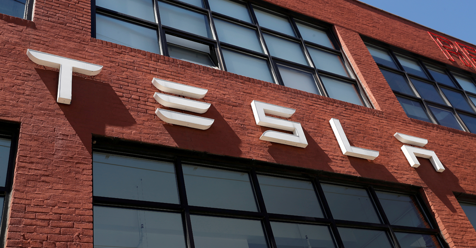 Tesla будет использовать батареи LFP в своих электромобилях и грузовиках