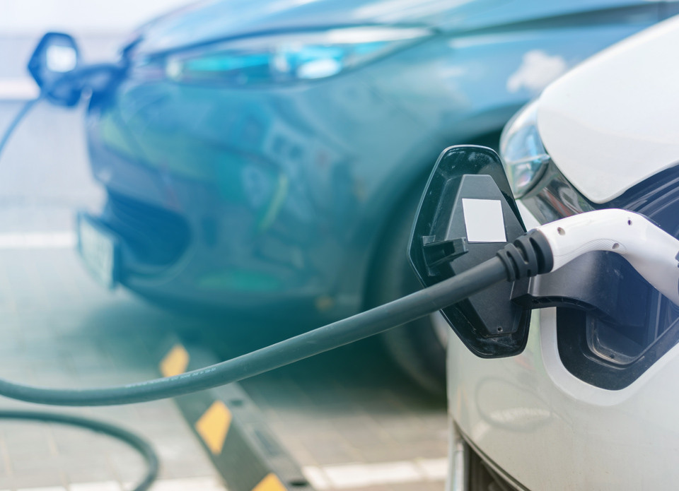 У Львові вже є станції, де можна зарядити електромобіль за 15-45 хвилин