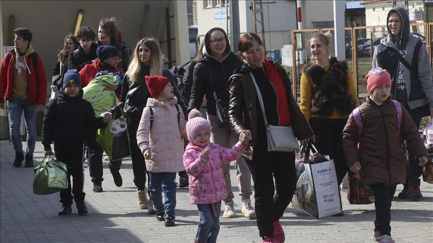 FSB makes Ukrainians seeking to cross Russia's border with Estonia wait ...