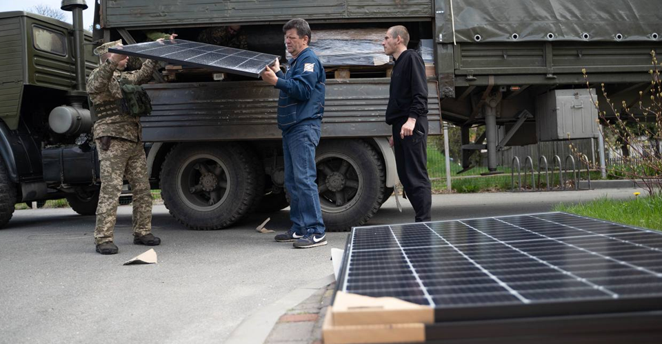 Elon Musk gives Ukraine Tesla Powerwall integrated battery systems. Espreso