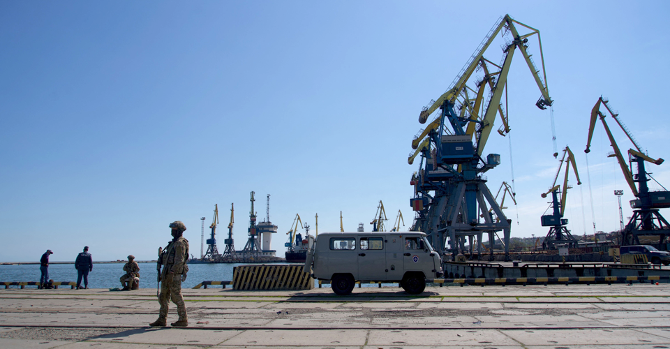 Russian occupiers recruit factory workers in Mariupol to build ...
