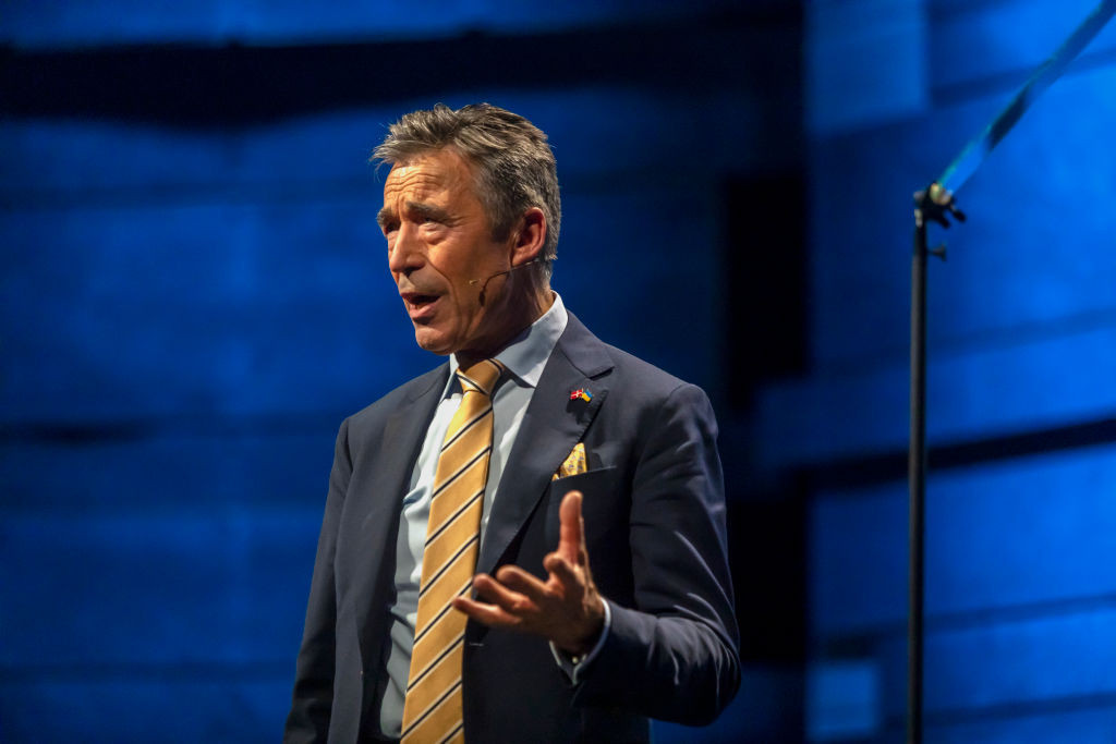 Former NATO Secretary General proposes Ukraine joins NATO