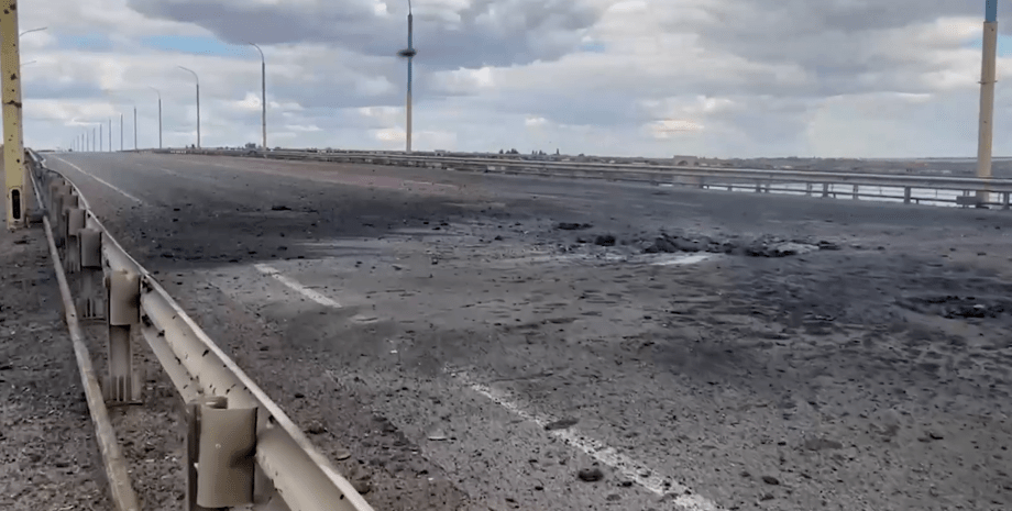 Russian forces attempt to restore traffic across Antonivka bridge in ...