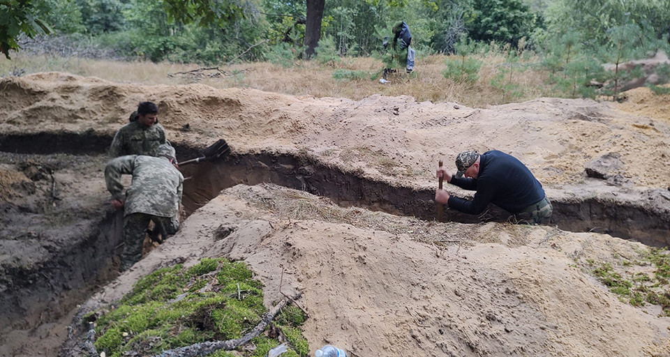 Russian military drop poison gas into Ukrainian trenches from drones