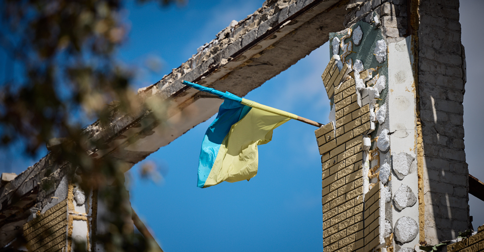 Ukrainian Armed Forces raise blue-yellow flag over Blagodatne 30 km ...