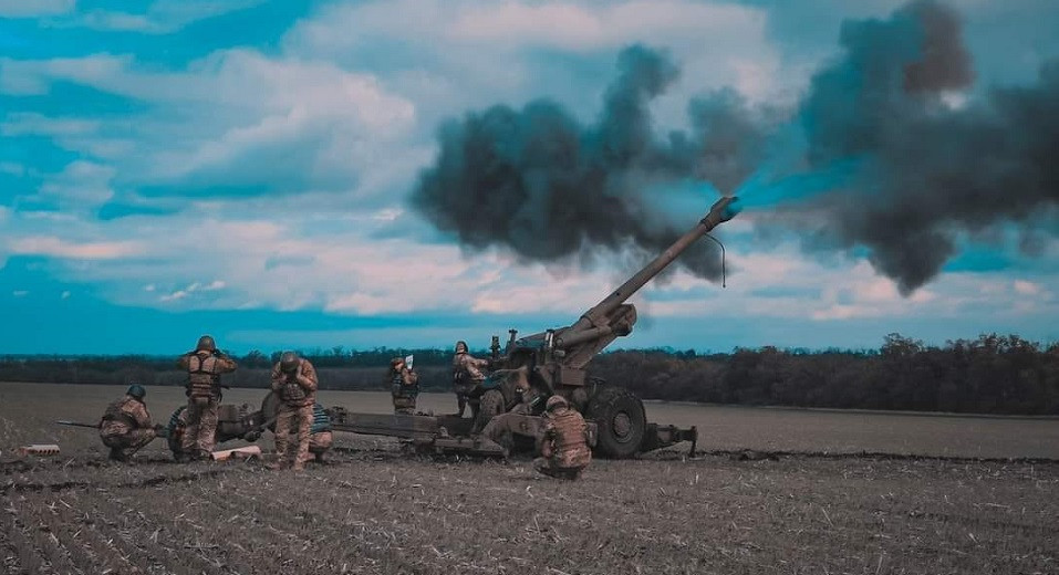 Howitzers, self-propelled guns, armored personnel carriers and MLRS ...