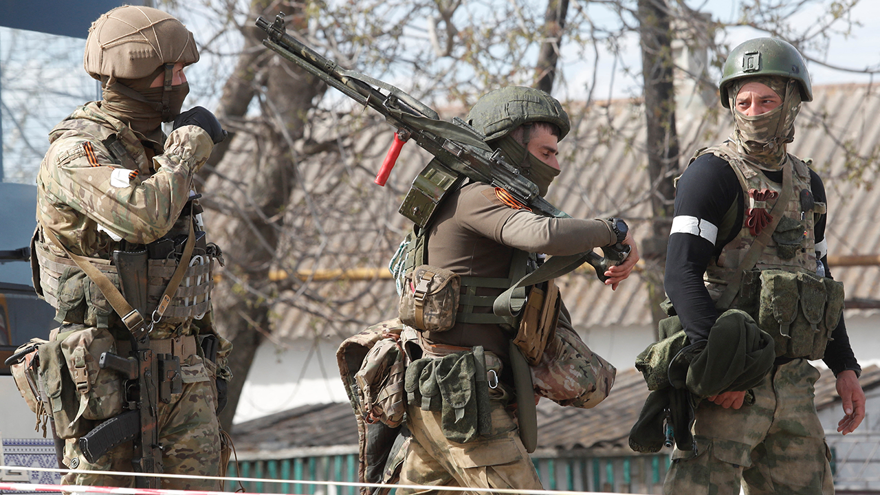 Russian troops disguise as Ukrainian forces to fake territorial gains