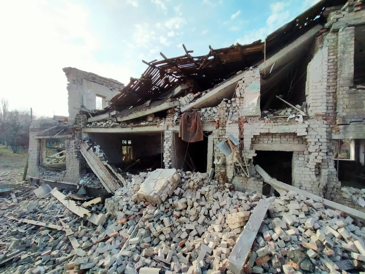 Situation in Donetsk region remains tense: Russian enemy destroys ruins ...