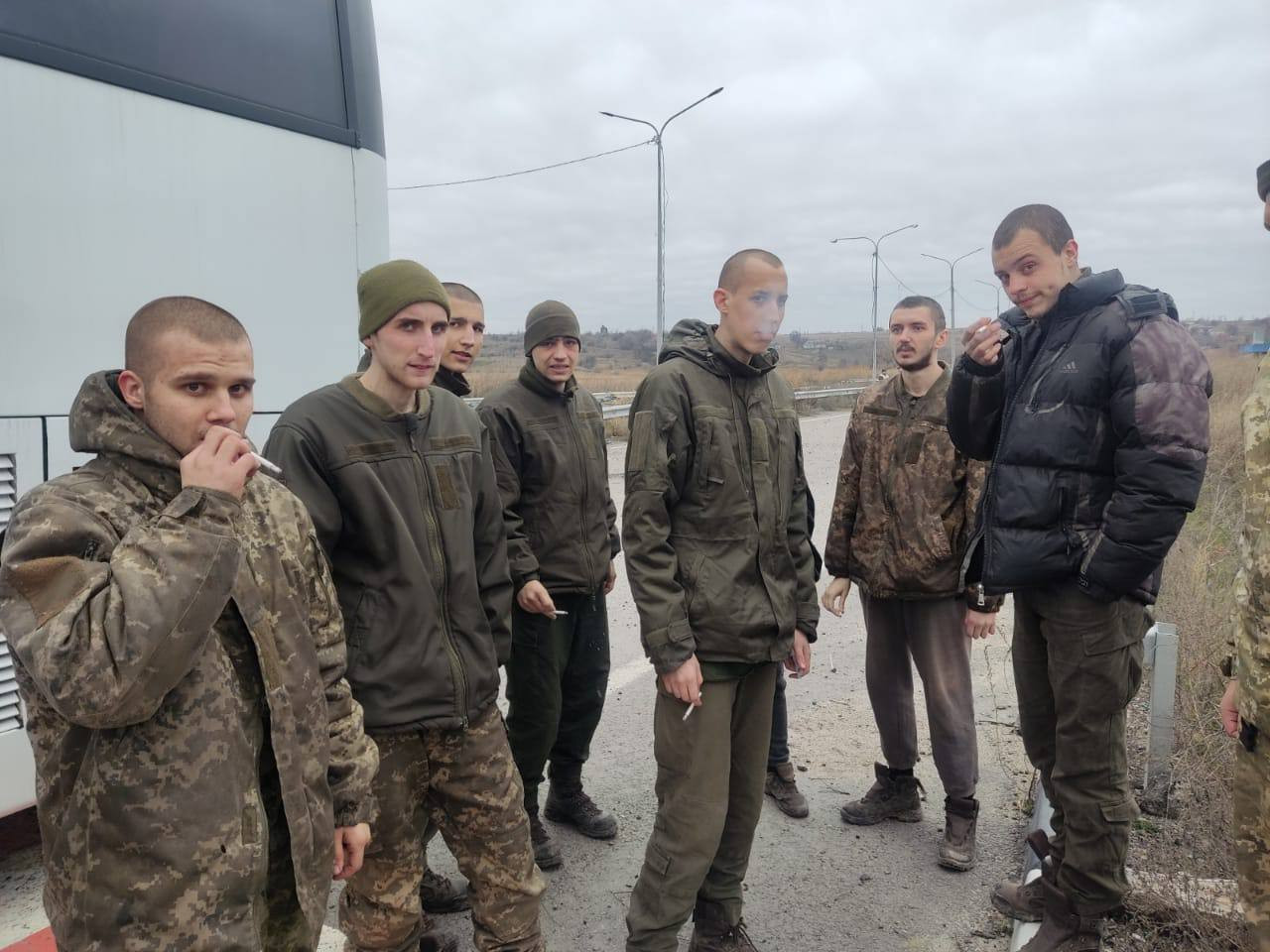 50 Ukrainian soldiers, including Mariupol defenders, return from ...