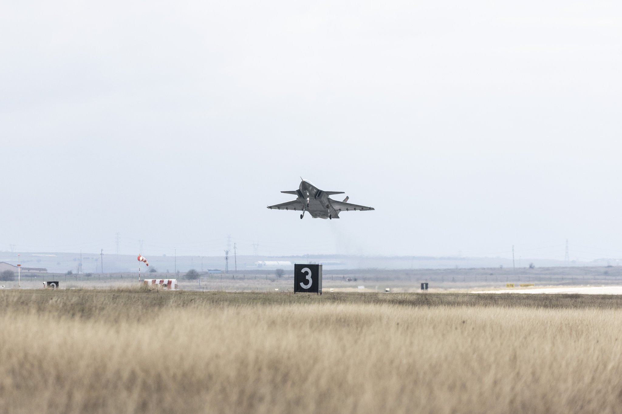 Turkish unmanned fighter jet equipped with Ukrainian engine makes its ...