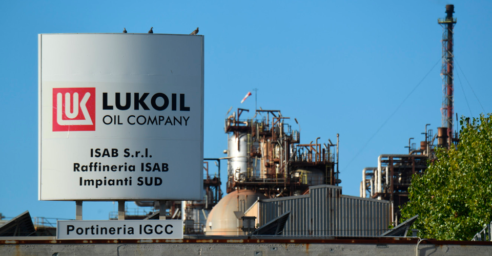 British refinery continues to cooperate with Russia's Lukoil