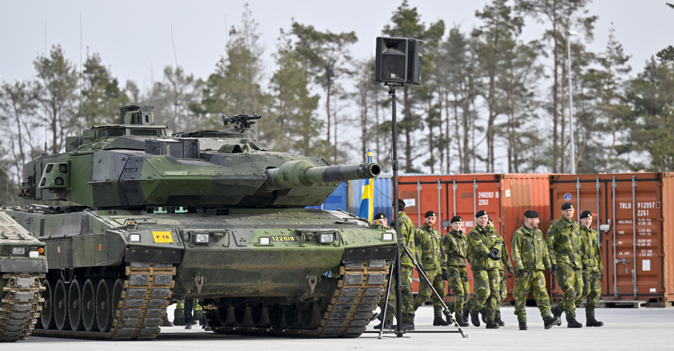 Sweden provides Ukraine with ten Stridsvagn 122 tanks. Espreso news