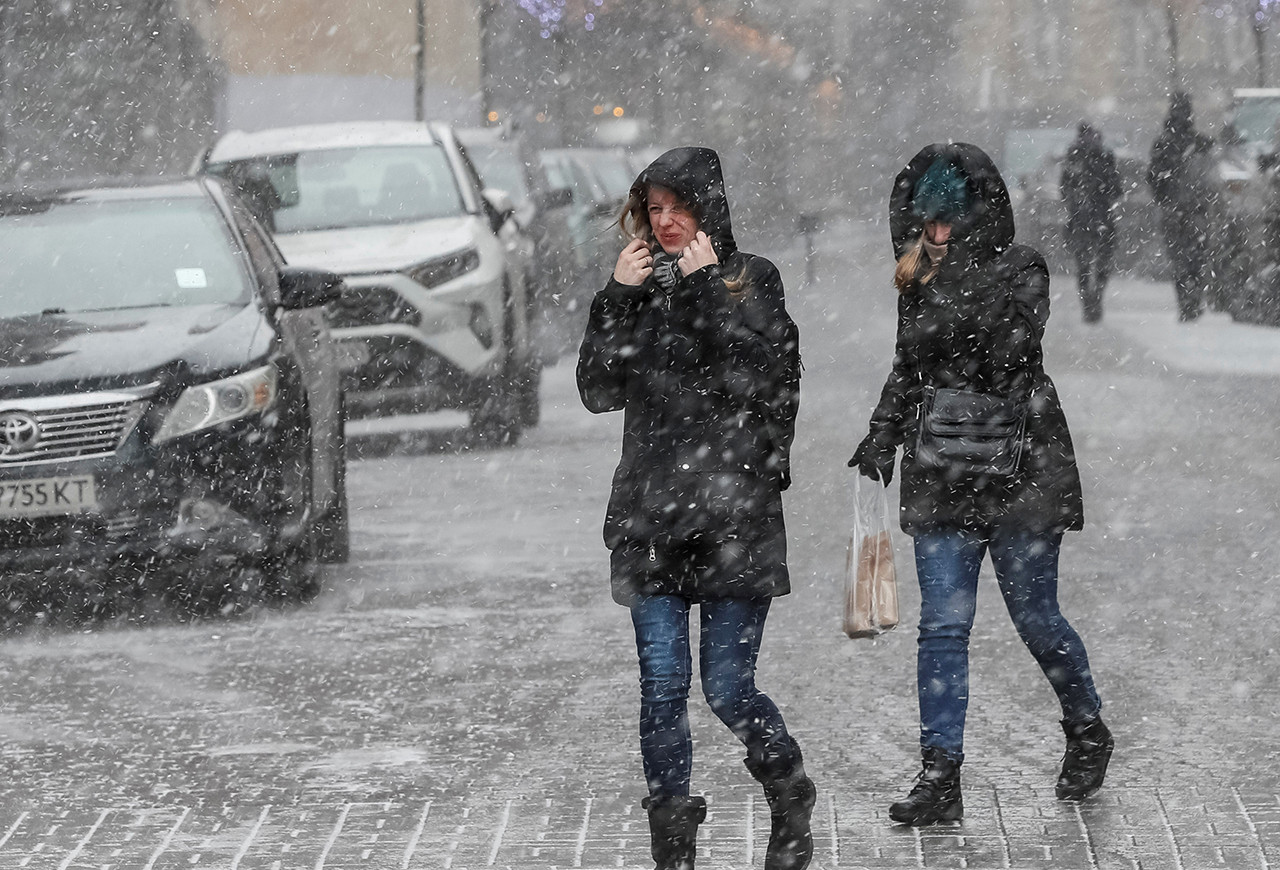 Ukraine suffers from snow storms: highways blocked, settlements have no ...