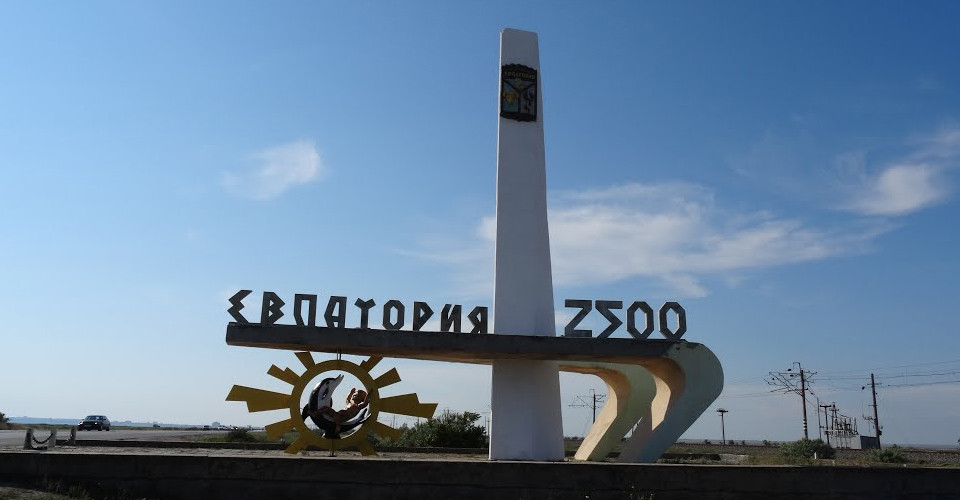 Russian military families leave Crimea over combat fears