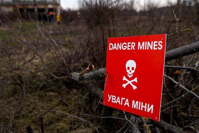 Russian forces mine occupied territories with all explosives ...