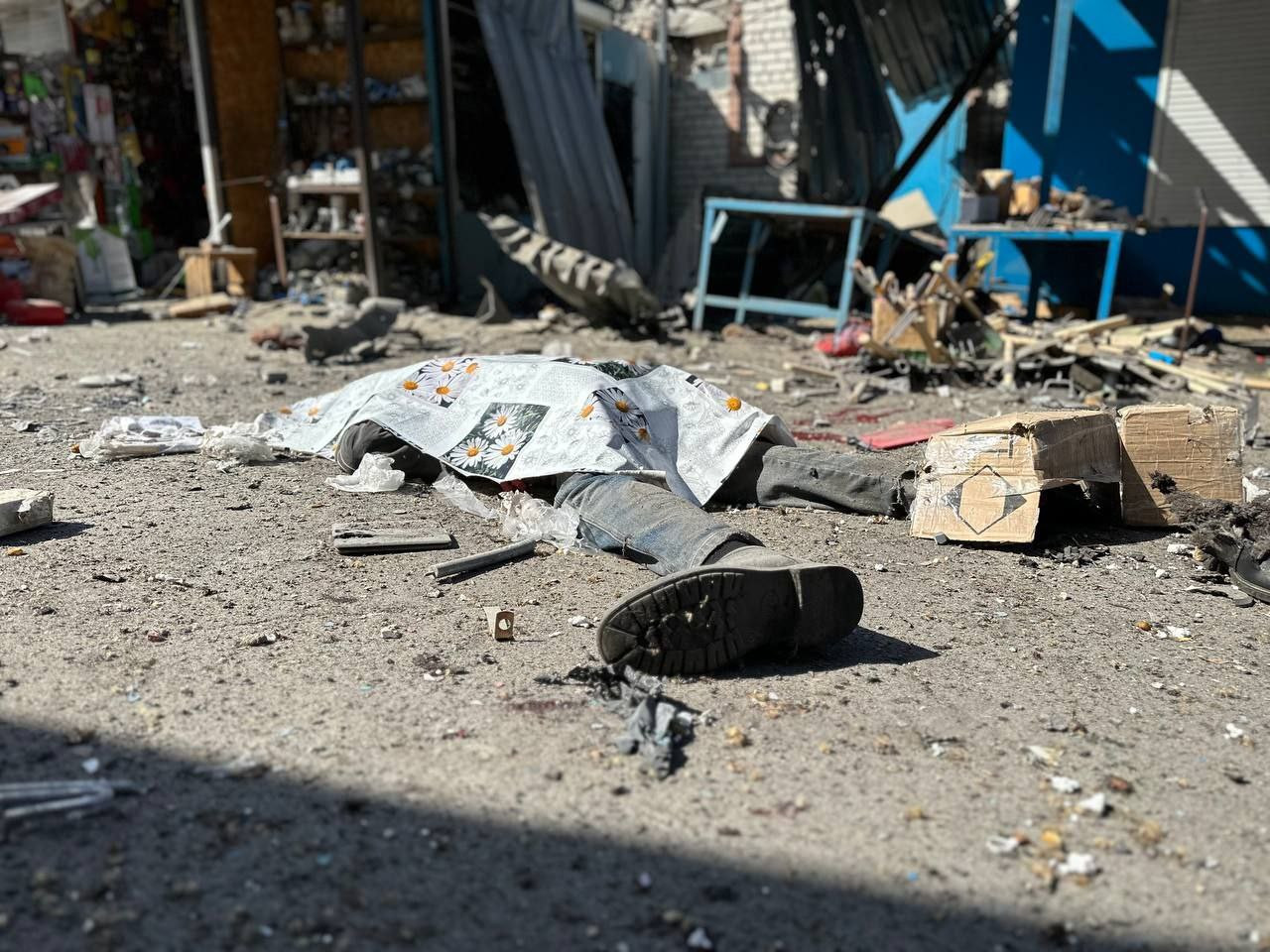 Russia hits Kherson: one dead, nine injured. Espreso