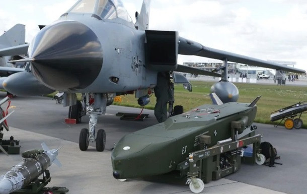 Defense Express: скільки TAURUS має Німеччина, і чи передаватимуть їх Україні