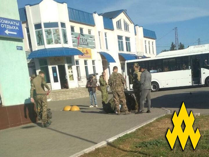 Russian draftees arrive to Dzhankoi in Crimea - Ukraine's partisans