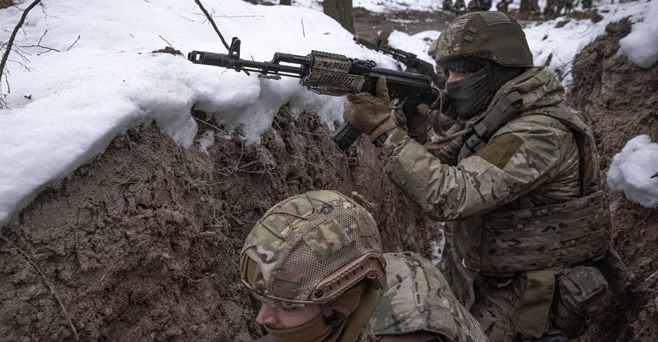 Ukrainian troops hold positions in Tavria sector, battles rage near ...