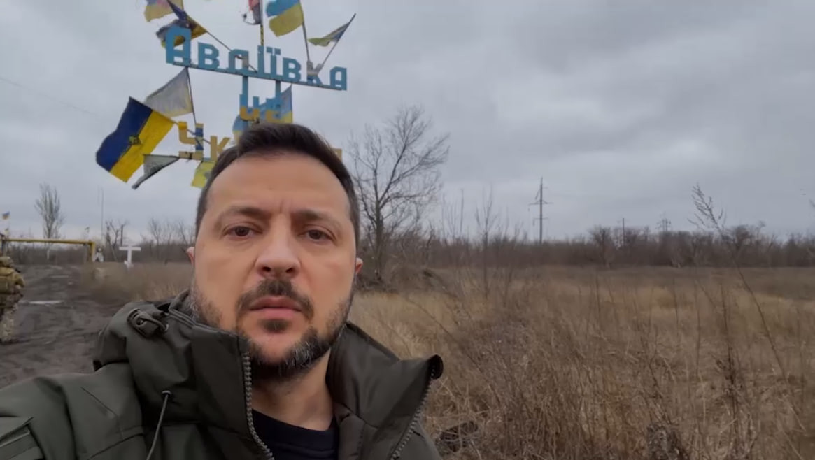 «Одна з найскладніших ділянок фронту»: Зеленський відвідав Авдіївку. Читайте на UKR.NET