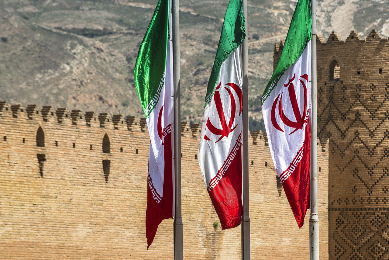 Top Iranian officials eye Russia escape amid rising tensions