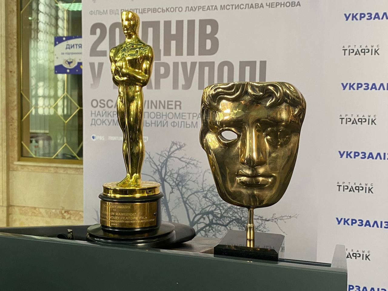 20 Days in Mariupol team has brought Oscar to Ukraine