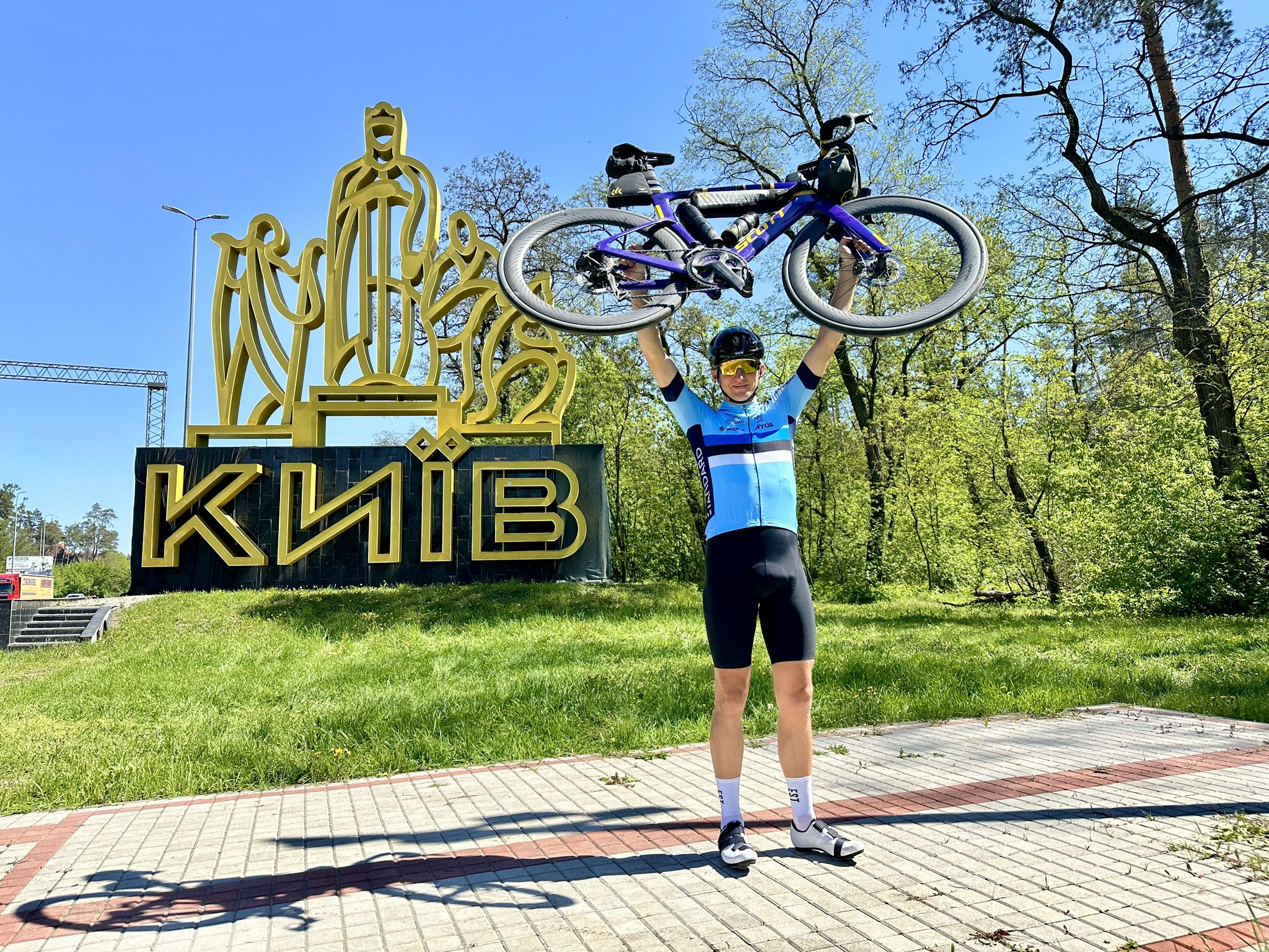 Estonian MP cycles from Tallinn to Kyiv to raise money for Ukraine