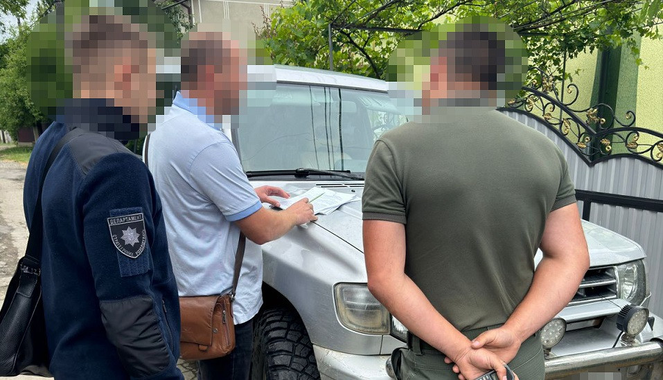 Посадовці з Буковини організували незаконну рубку лісу на 3,7 млн грн