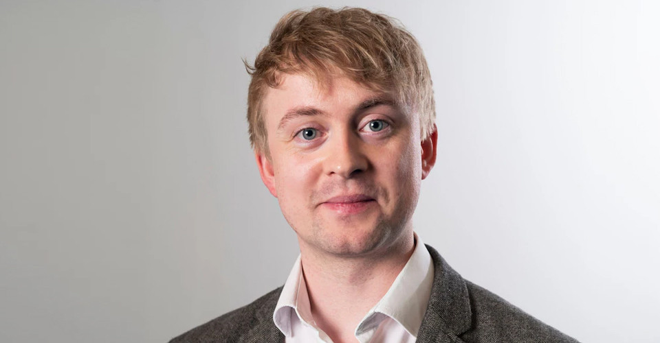 У 32 роки помер британський журналіст Девід Ноулз: деталі