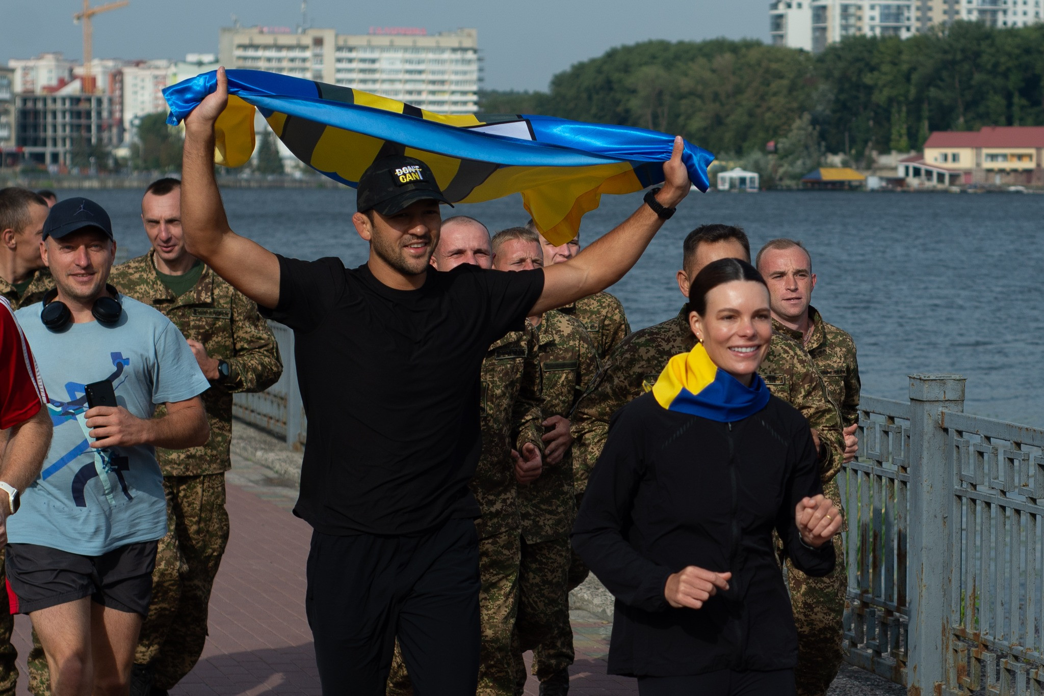 US couple running 1,200 km for Ukraine visits Ternopil