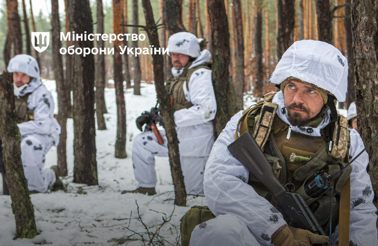 Ukraine tests new models of camouflage, winter suits for military