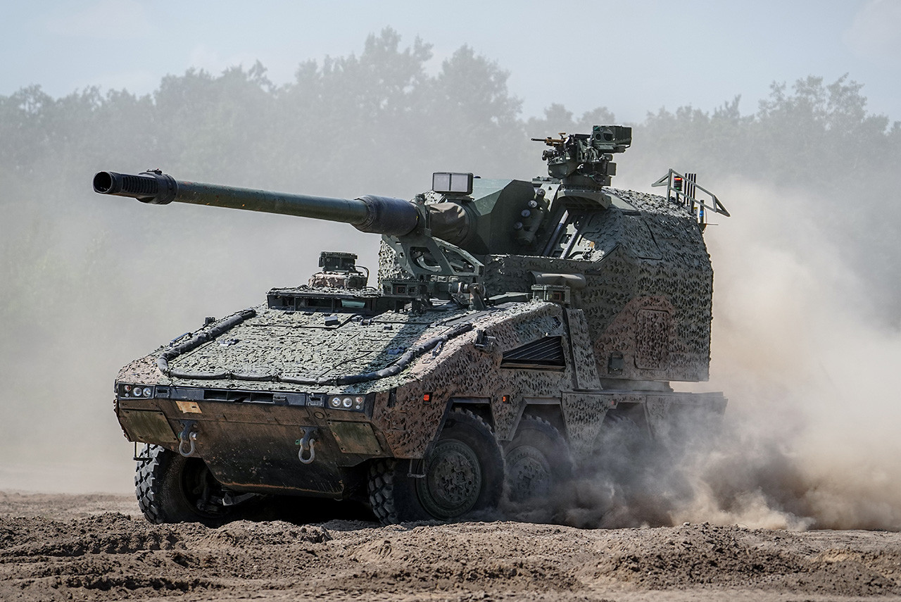 Germany hands over first RCH 155 howitzer to Ukraine