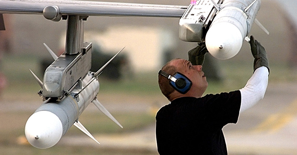 Що таке ракети АІМ-120, якими стріляють українські F-16 і NASAMS