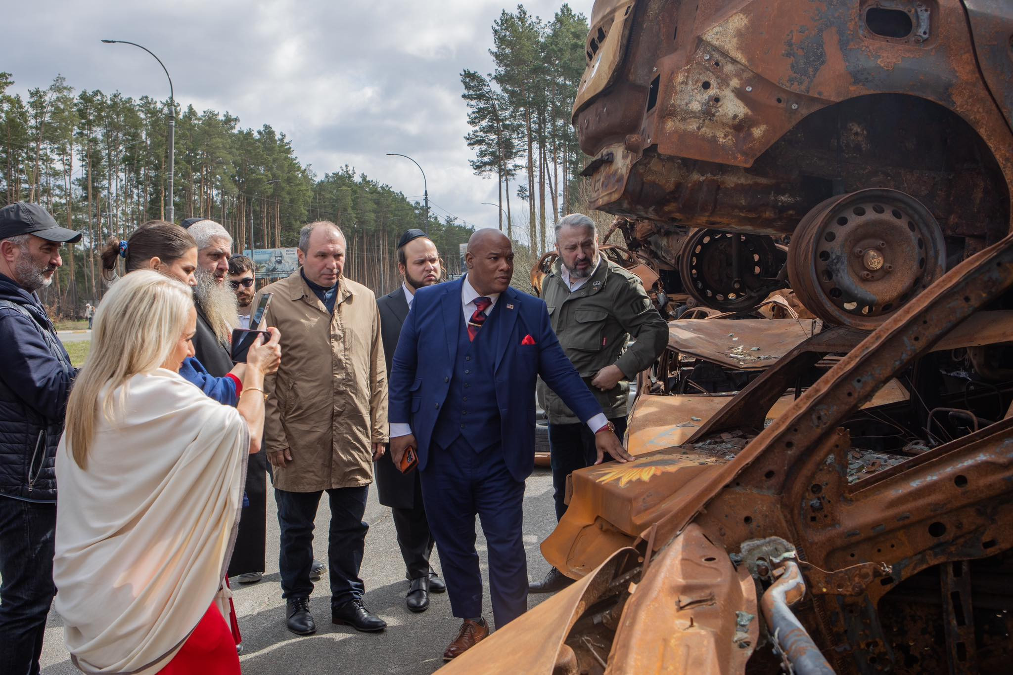 Духовний радник Трампа прибув до України і відвідав Київщину