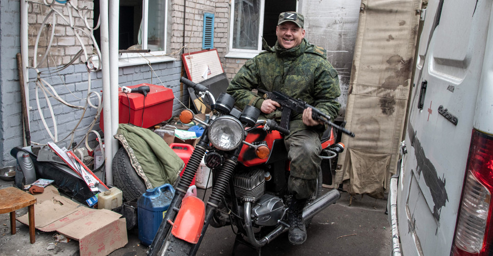 Russian troops use motorcycles for rapid Ukraine assaults